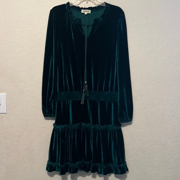 Listicle | Dresses | Listicle Velour Dress Loose Fit Dress Size S Can ...